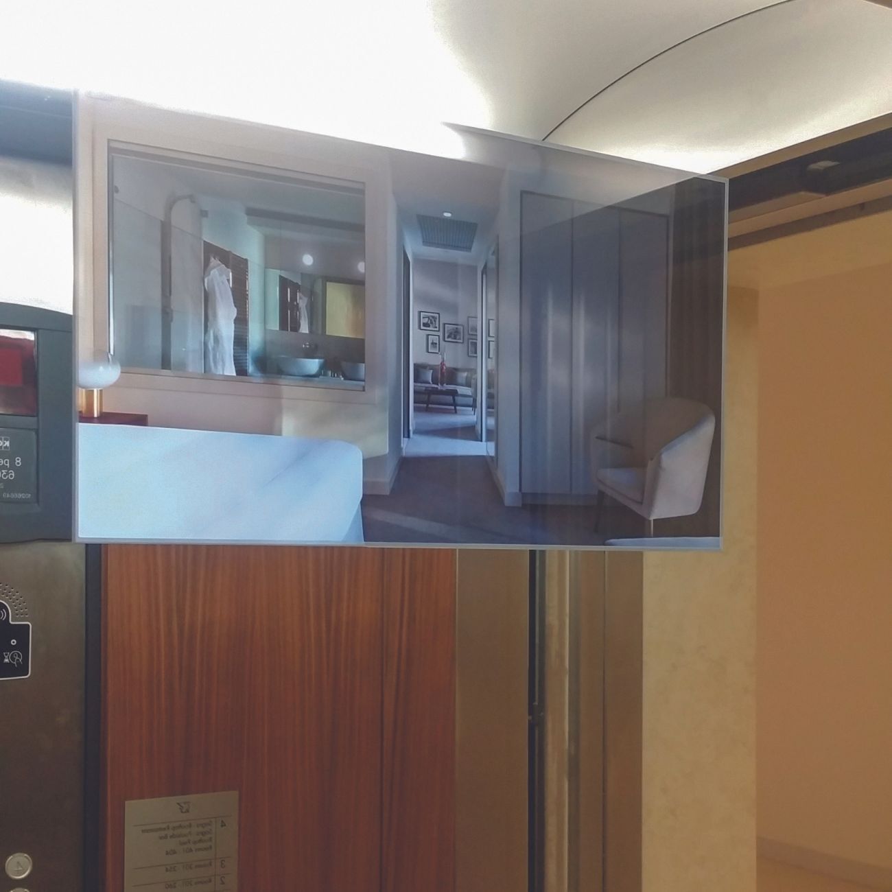 Lift Infoscreen - Display in the lift - The Lift Channel